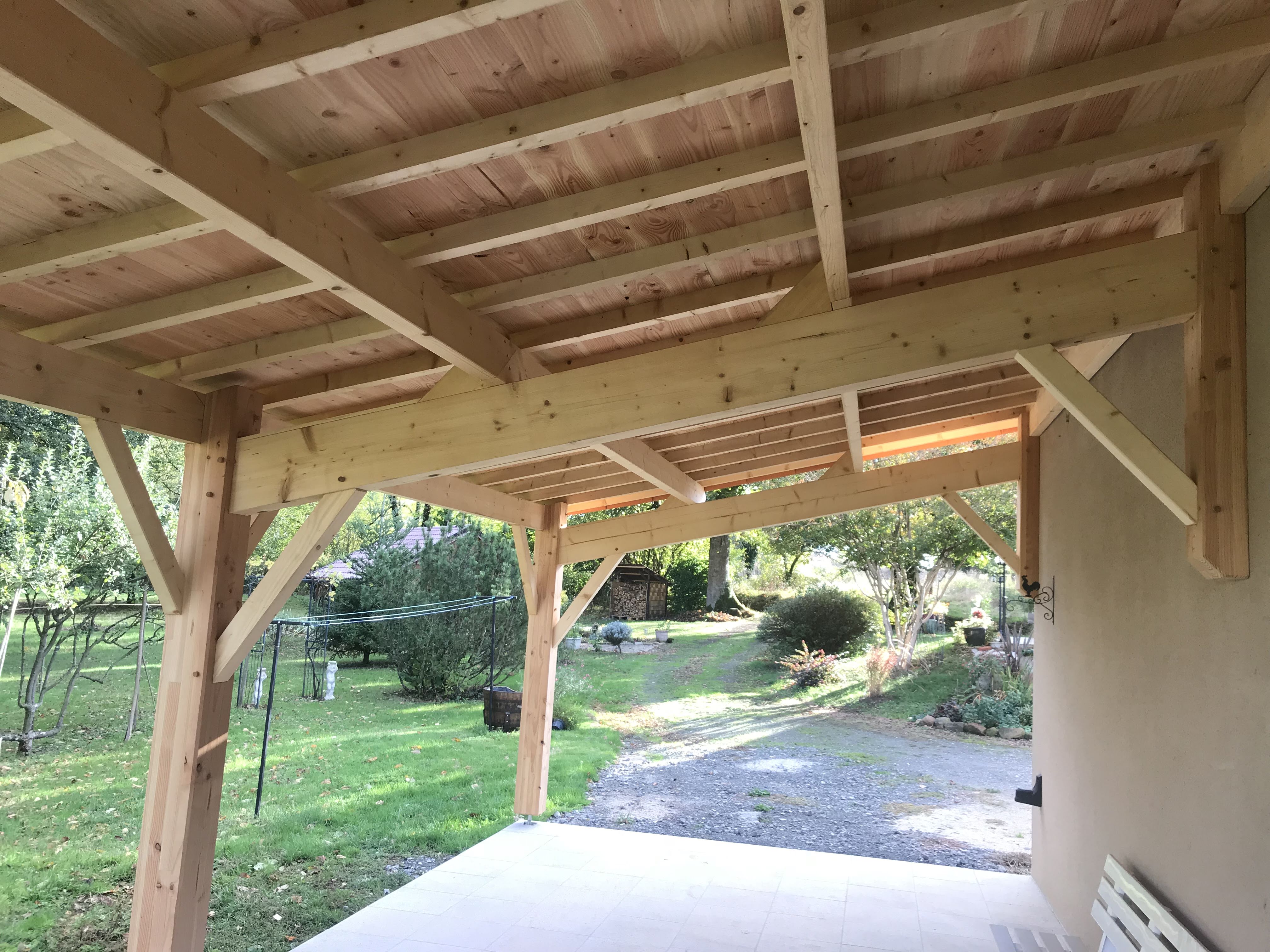 Appentis bois Charente - Fabrication et pose de votre préau sur-mesure